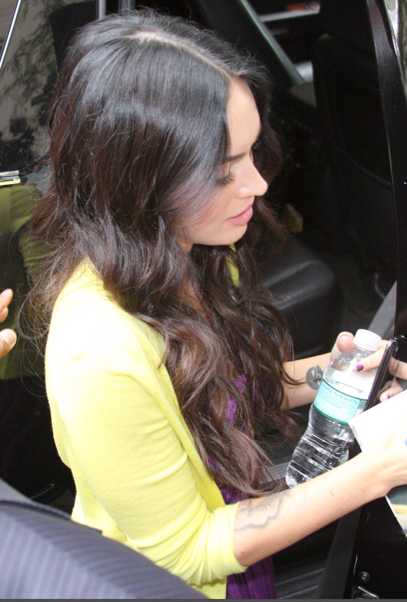 At the "Live with Regis and Kelly" show in New York City - 06/24/09 ...